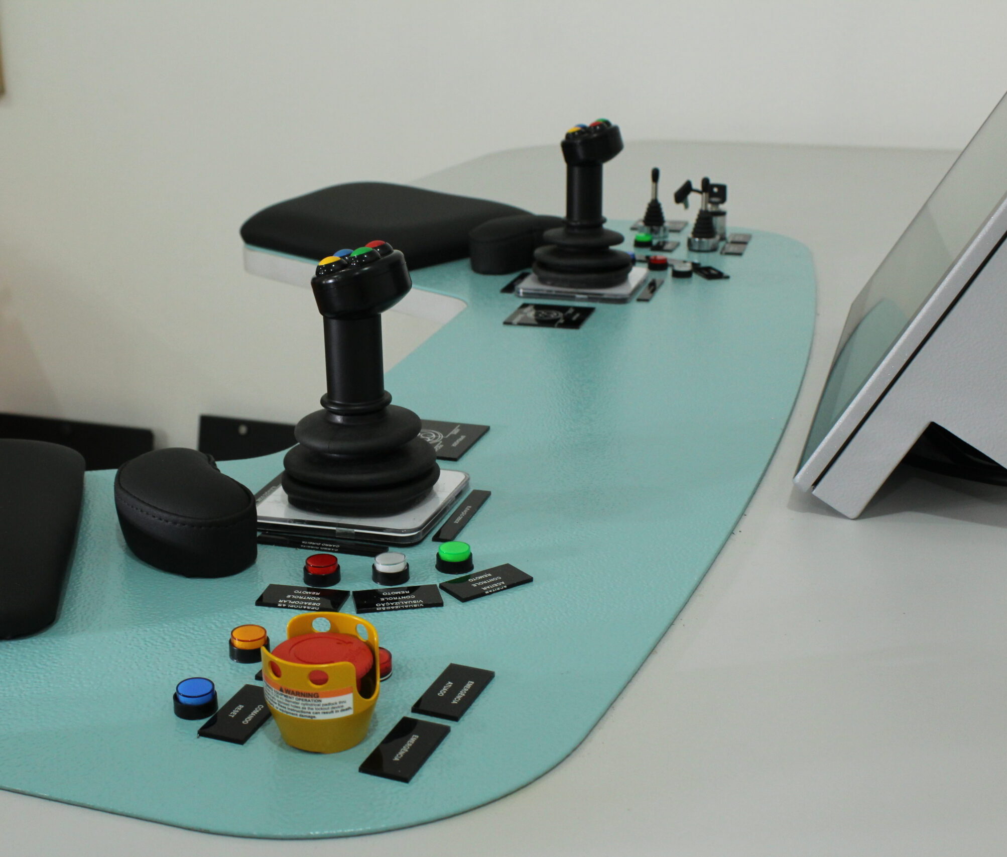 Mesa de Comando ERGOMEC na Autron